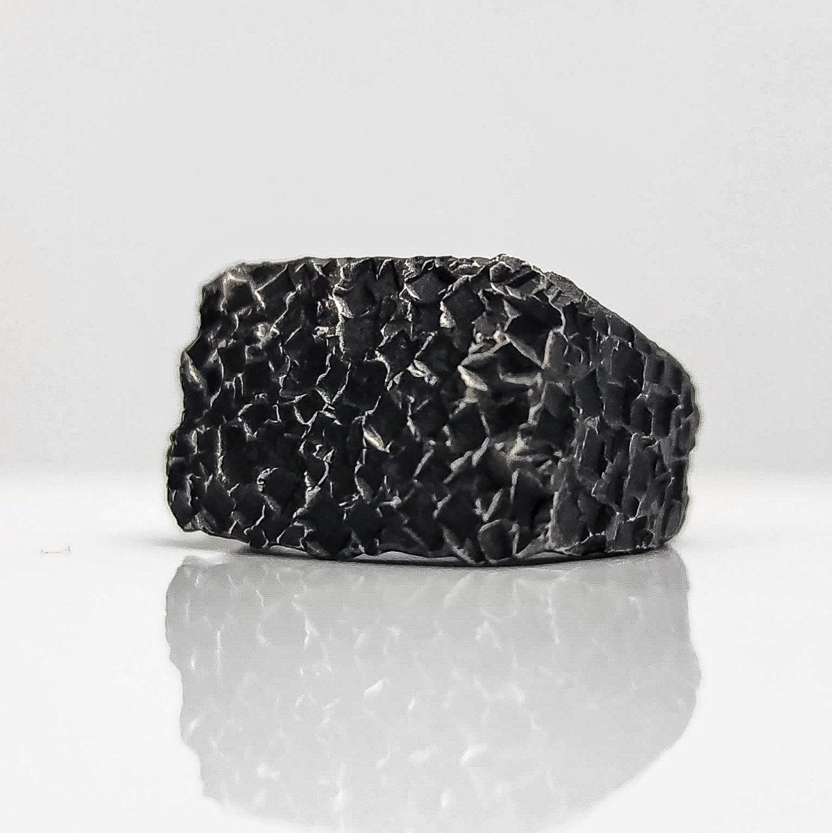 Dusk's Chains - Signet Ring - Statement Jewelry – Midnight's Honor